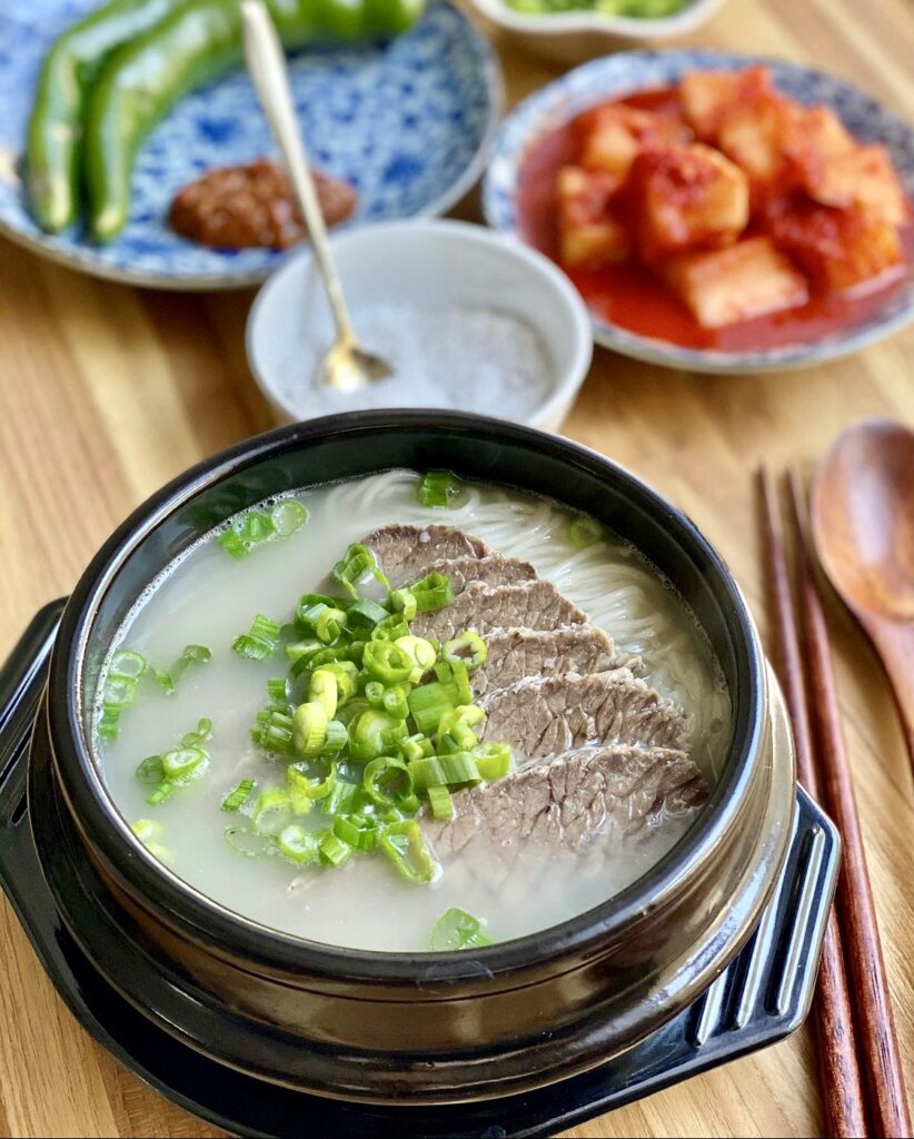 Seolloengtang 설렁탕- (Ox Bone Soup)