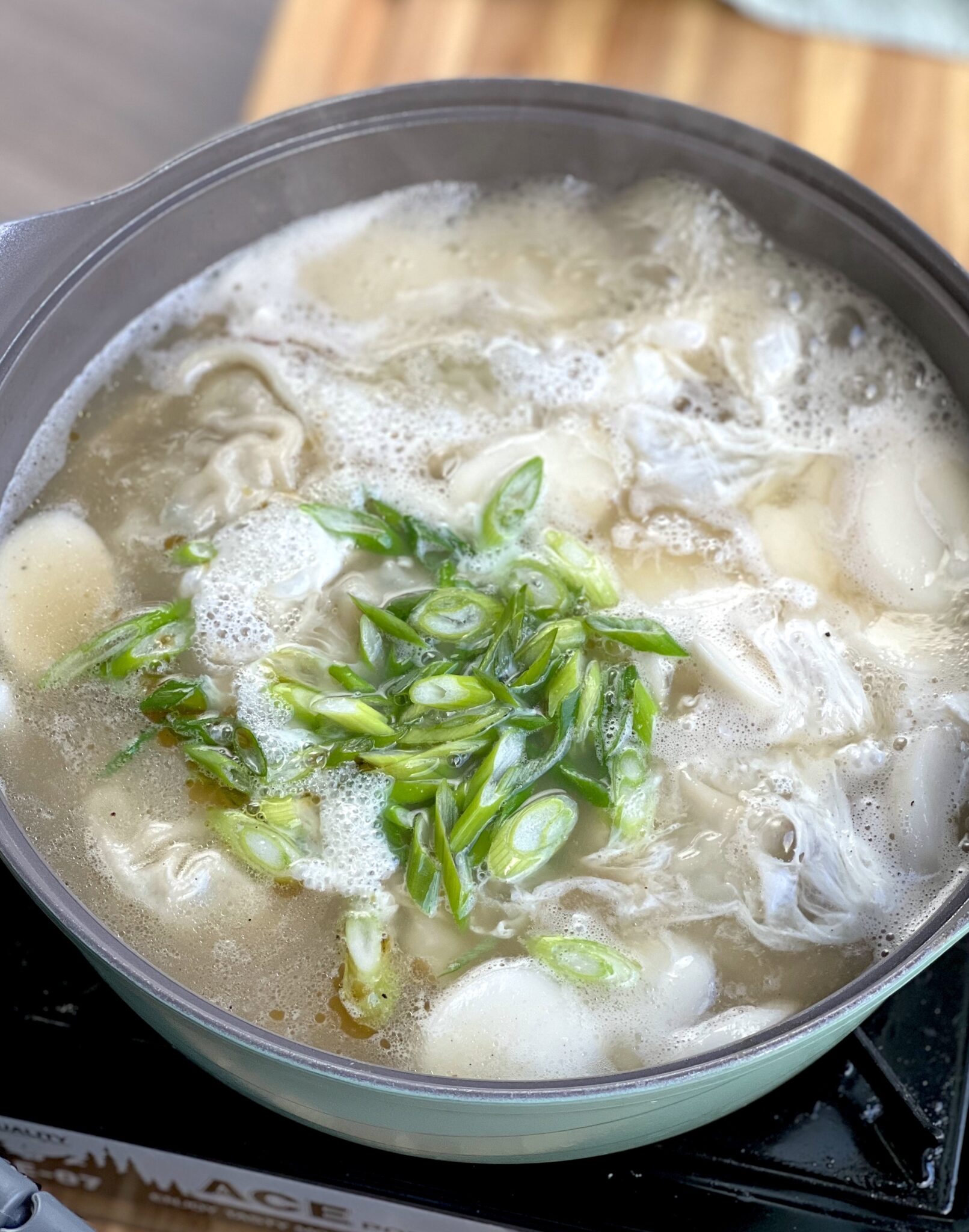 Tteok Mandu Guk (Rice Cake Soup with Dumplings)