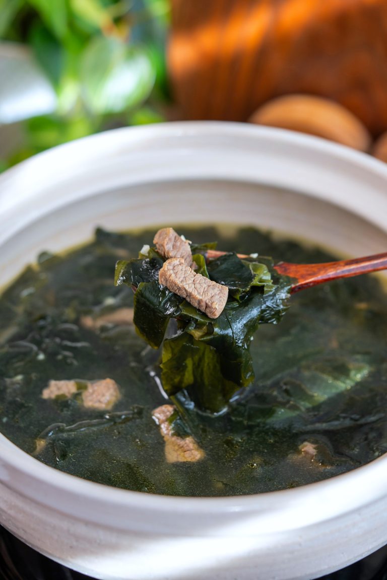 Miyeok Guk (Korean Seaweed Soup) - Stellanspice